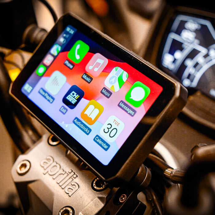 AIO-5 Play：バイクライフの革命。音楽やナビなどミラーリング可能なディスプレイ