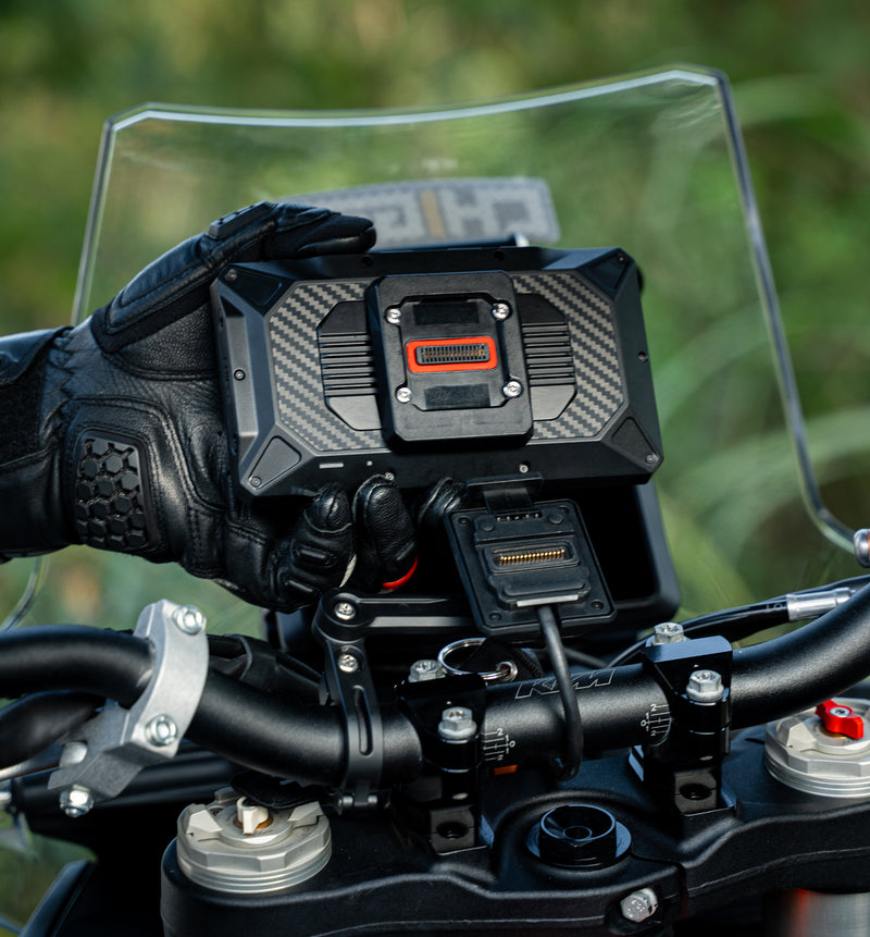 バイク界に革命を起こす業界初6インチスマートモニター | AIO-6 MAX